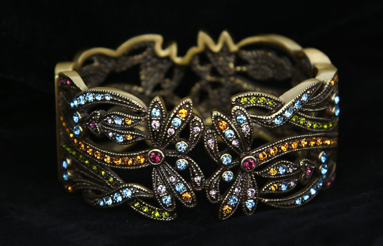 Jewelry Photography Solutions | Light Boxes, 360 Turntables and Software